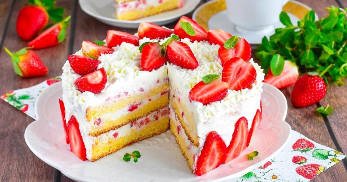 Layered Strawberry Sponge Cake Recipe: A Crowd-Pleasing Dessert for Any ...